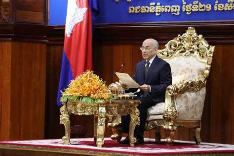 ព្រះមហាក្សត្រ តែងតាំង និងផ្ដល់ឋានៈដល់មេធាវីរាជរដ្ឋាភិបាលកម្ពុជា ១៥រូប ដោយមាន ទេសរដ្ឋមន្ត្រី គី