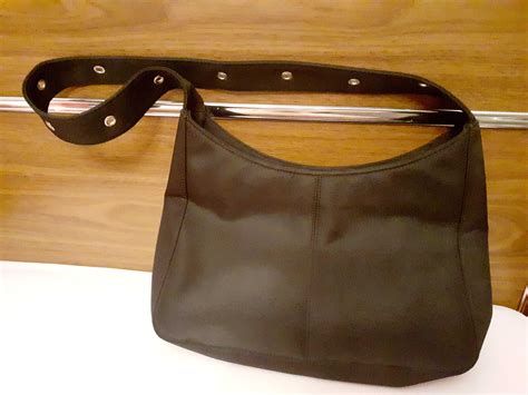 Черна дамска чанта от промазан плат гр Пловдив Филипово • Olx Bg