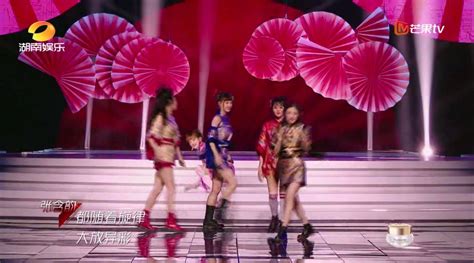 金莎被淘汰不冤扇子连续掉两次，伊能静也站错位，张雨绮团跳最差
