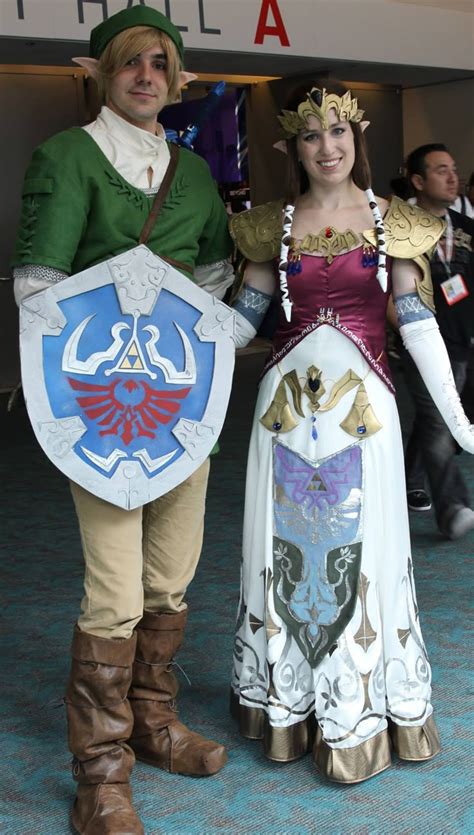 Link And Princess Zelda Cosplayers Comic Con 2013 Nintendo Cosplays Couples Costumes