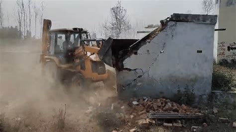 Upयहां अवैध कॉलोनियों पर फिर चला बुलडोजर कार्रवाई से खलबली प्लॉट