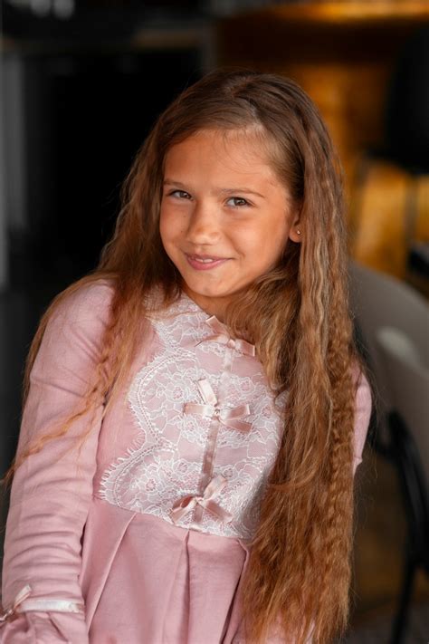 Jeune Fille Innocente Photos Téléchargez Gratuitement Des Images De