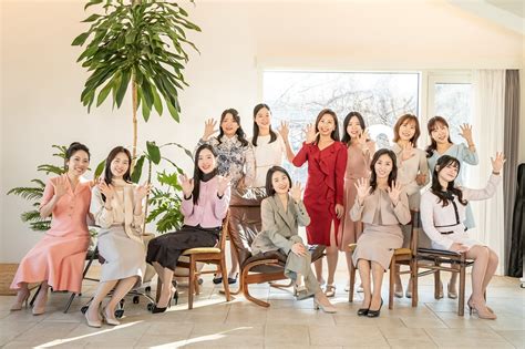 통로 이현아 작가•그림책 번역가•교육자 🎓이화여대 대학원 상담심리전공 박사과정 합격 소식 전합니다 여러분 기쁜 소식 한 가지 전해요 오늘 대학원 박사과정 합격자