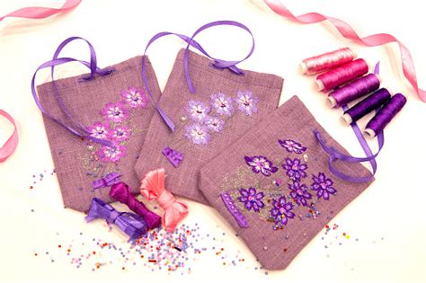 작은 물건 향기로운 파우치 인테리어 세부 사항을 저장하기위한 자수가있는 장식용 린넨 가방 Central London에 대한 스톡 사진 및 기타 이미지 Istock