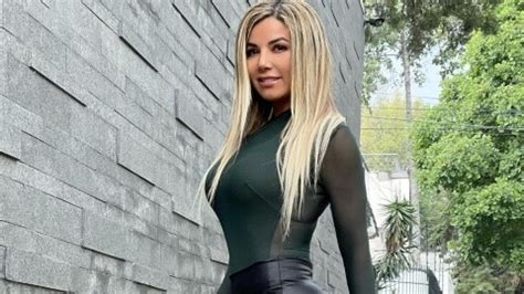 Aleida N Ez Presume Lo Bien Que Se Ve Con Un Vestido Negro