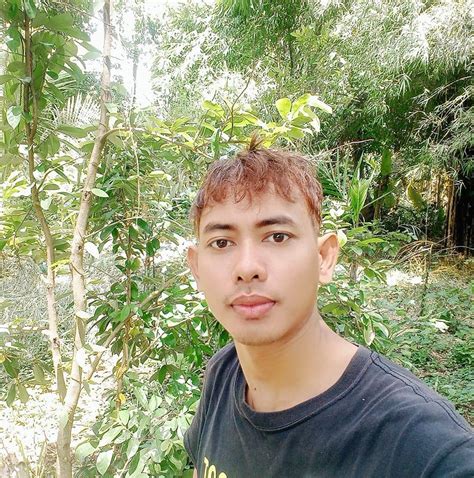 កម្លាំ ង ដៃ ខ្លាំង មែន ចែ 😁😁 កំប្លែងខ្លី Reels Funny Video Reelsvideo Funnyvideo សើច បង