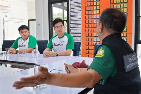 รองประธานอาวุโสเครือซีพี ห่วงใยสถานการณ์หมอกควันไฟป่า มอบวัสดุอุปกรณ์และเครื่องมือป้องกัน ดับไฟ