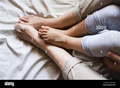 Rubbing Feet On Sheets To Go To Sleep At Nancy Ramirez Blog