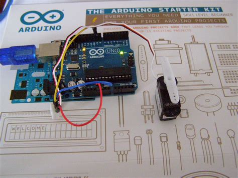 Nicu FLORICA Niq Ro Arduino Si Un Servomotor