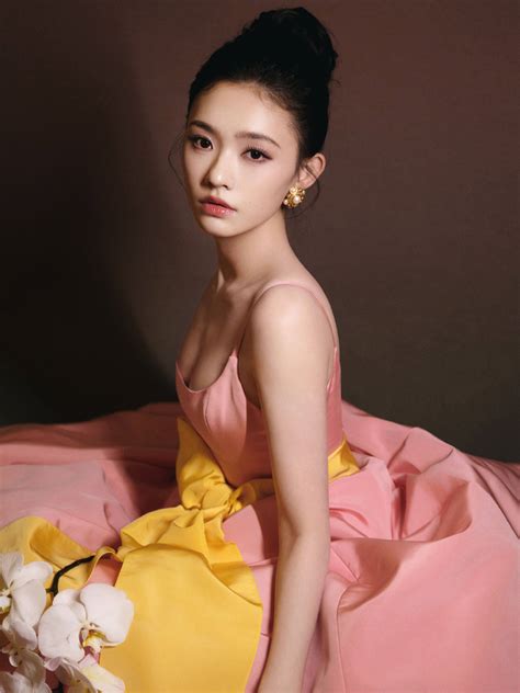 林允穿粉色花苞公主裙甜美可爱 皮肤白皙美貌养眼 搜狐大视野 搜狐新闻