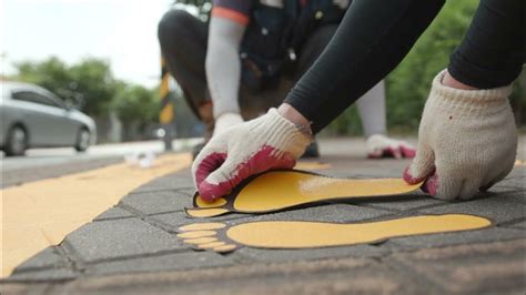 노란발자국 설치방법 알루미늄그래픽스티커 Aspy 아스팔트아트 Youtube