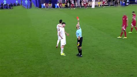 اخراج شجاع خلیل‌زاده توسط داور پس از بازبینی صحنه فیلم