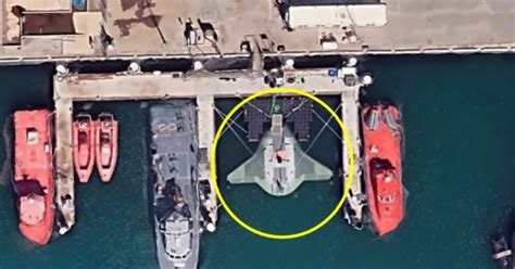 포착 유령처럼 접근하는 신무기가오리 닮은 美 최첨단 수중드론