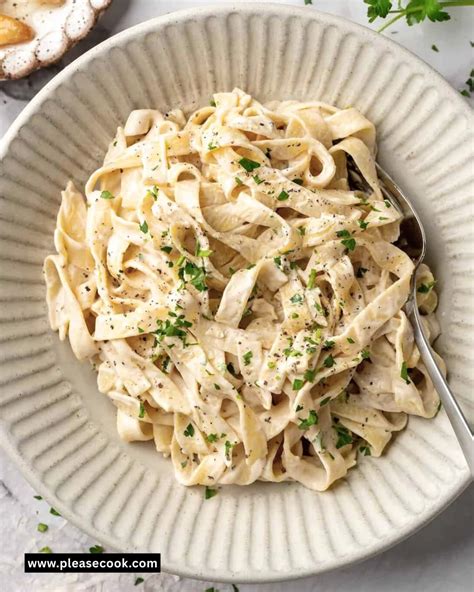 Vegan Garlic Alfredo Pasta
