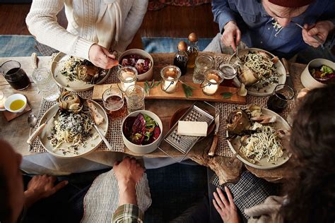 Семья за столом в ресторане 90 фото