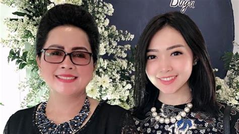 Agama Mama Cetar Inilah Profil Dan Biodata Nenek Clayton Kayeols