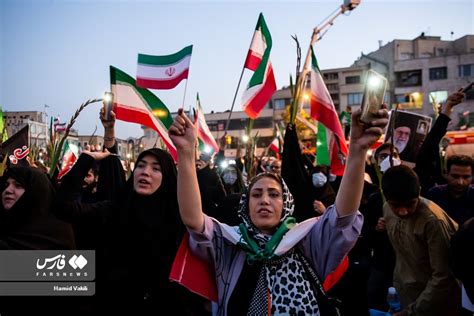 تصاویری قابل تامل از دختران در تجمع دیروز خیابان انقلاب