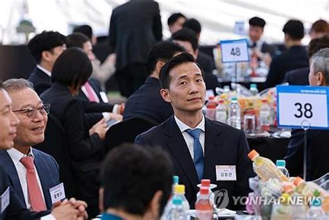 김동관 한화그룹 부회장도 트럼프 취임식·vip 무도회 참석