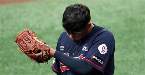 前 롯데 투수 서준원 용돈 미끼로 미성년자에 노출사진 요구…유포 협박도