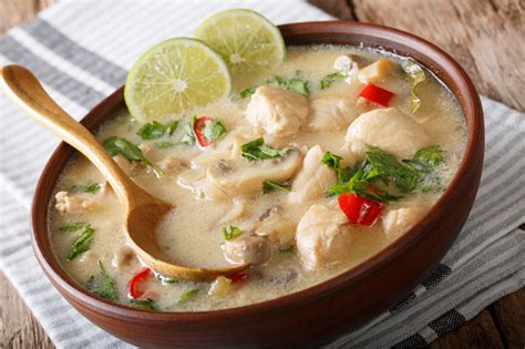 태국 수프 톰 Kha 카이 접시에 코코넛 우유 클로즈업에 야채와 닭에서 가로 갈랑갈에 대한 스톡 사진 및 기타 이미지 갈랑갈 건강한 식생활 고수 Istock