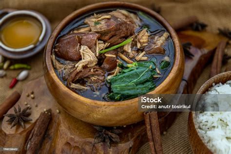 자스민 쌀 중국 음식과 함께 제공되는 달콤한 그레이비 소스와 함께 다리 돼지 고기 조림 갈색에 대한 스톡 사진 및 기타 이미지 갈색 건강한 식생활 과도 Istock