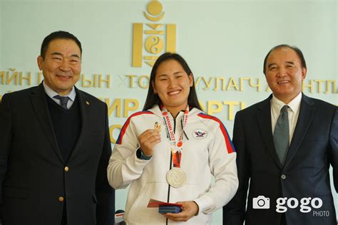 Эмэгтэйчүүдийн хүндийн өргөлтийн төрөлд манай баг түүхэн амжилт тогтоожээ