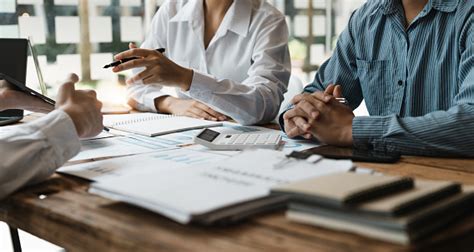 사업가 사업 전략 계획 분석 데이터를 만나고 있다 개념을 논의 하는 비즈니스 계획에 대한 스톡 사진 및 기타 이미지 계획 그래프 금융 Istock