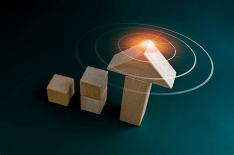 큐브 블록의 화살촉 나무 막대 그래프 차트 단계에 대상 아이콘 기호 진한 파란색 배경 상위 뷰 투자 소득 동향 인플레이션 사업