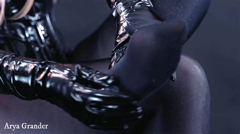 Fetiche Por Pés De Náilon Em Meia Calça Preta Com Cubo De Gelo Redtube