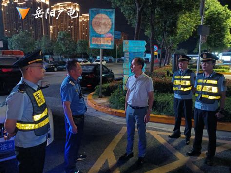 接诉严查！岳阳市交通执法人员夜查高铁东站周边非法营运