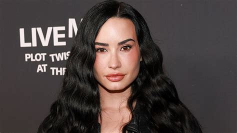 Demi Lovatos Black Tip French Manicure Is Just The Right Amount Of