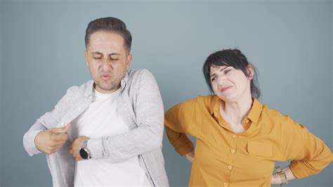 Couple With Itching Problem 33087791 Stock Video At Vecteezy