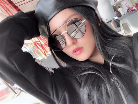 张韶涵素颜照少女感十足，太清纯了