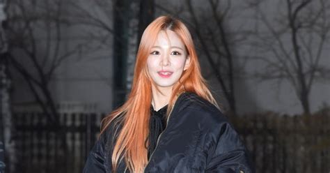 프로미스나인 이채영 추위에도 핫팬츠는 포기 못 해