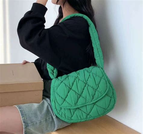 데일리로 들기 좋은 패딩백 추천 퀼팅 패딩 크로스백 에이블리