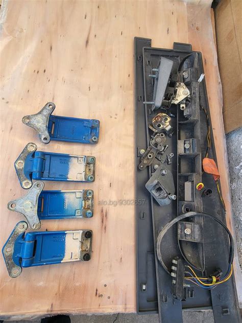 Панти за задни врати на ивеко бус Врати Резервни части консумативи аксесоари София