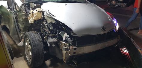 រថយន្តព្រូសបុកគូទរថយន្តហ៊ីយ៉ាន់ដាយបន្តទៅបុកម៉ូតូបណ្ដាលឱ្យស្ត្រីម្នាក់រប