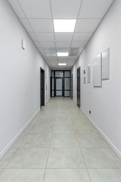 Premium Photo Corridor In An Office Building Without Finishing