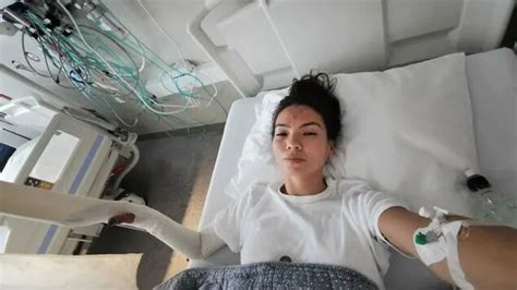 Tatouage traditionnel inuit sa main sinfecte à cause dune aiguille en os de narval Radio