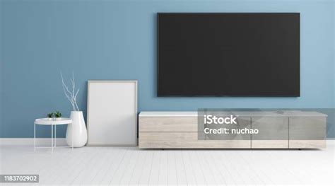 푸른 벽에 Tv가있는 미니멀 한 거실의 전망 가구 인테리어 디자인 흰색 바닥에 라미네이트 캐비닛 3d 렌더링 0명에 대한 스톡