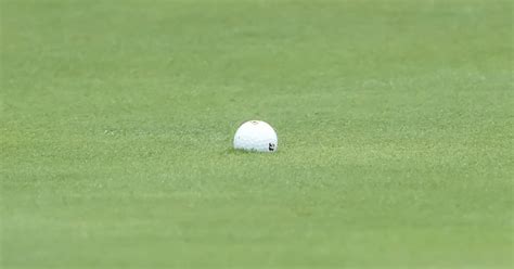 [mhn포토] 이소영 18번홀 그린에 박혀 있는 B