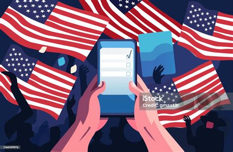 미국 대통령 선거 모바일 투표 개념 미국 국기를 흔들고 환호하는 군중 앞에서 투표 옵션이 있는 스마트폰을 들고 있는 손 Brand Name Smart Phone에 대한 스톡