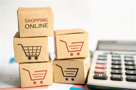 그래프에 신용 카드와 계산기가있는 온라인 쇼핑 상자 금융 상거래 수입 수출 사업 개념 0명에 대한 스톡 사진 및 기타 이미지 0명 구매 그래프 Istock