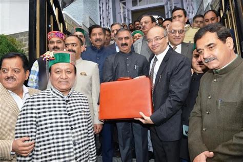 जानें सुक्खू के पहले बजट में युवाओं किसानों महिलाओं कारोबारियों के