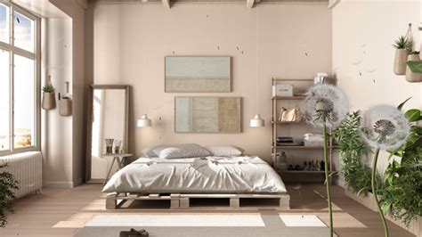 푹신하고 바람이 잘 통하는 민들레가 Diy 팔레트 침대 부드러운 이불이 있는 시골 소박한 나무 침실 위에 씨앗 포자를 날립니다