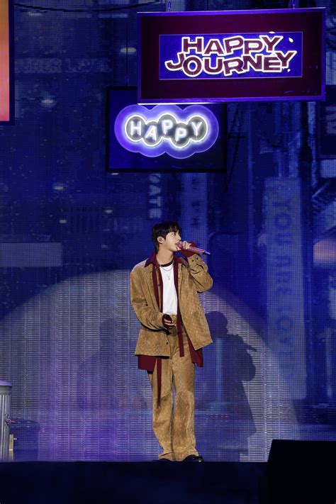 방탄소년단 진 전역 5개월 만에 팬쇼케이스 신보 활동 포문