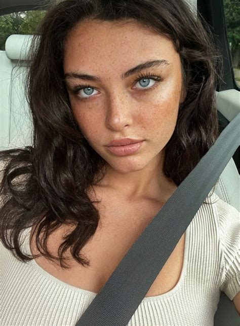 Girl With Green Eyes Girl With Brown Hair Cute Makeup Pretty Makeup