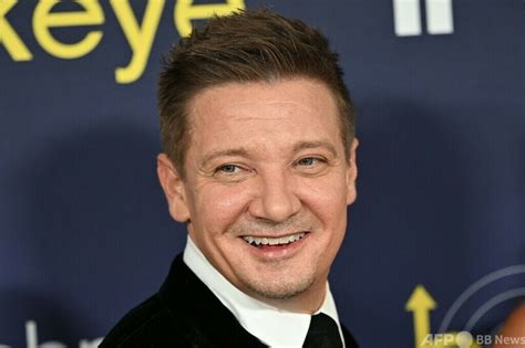 ジェレミー・レナーさん、除雪車に脚ひかれ大量出血 米報道 写真3枚 国際ニュース：afpbb News
