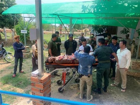 បុរសម្នាក់ចូលព្រៃបេះបន្លែត្រួយព្រិច ដើរជាន់មីន ផ្ទុះបណ្តាលឲ្យរបួសរបួសដាច់ជើងម្ខាង Cnc News