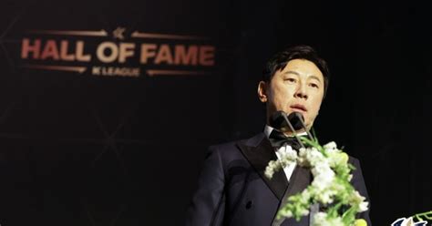 B11 현장 이날만큼은 감독 아닌 선수이자 전설 신태용 난 성남 원 클럽 맨으로 자부심 갖는 K리거